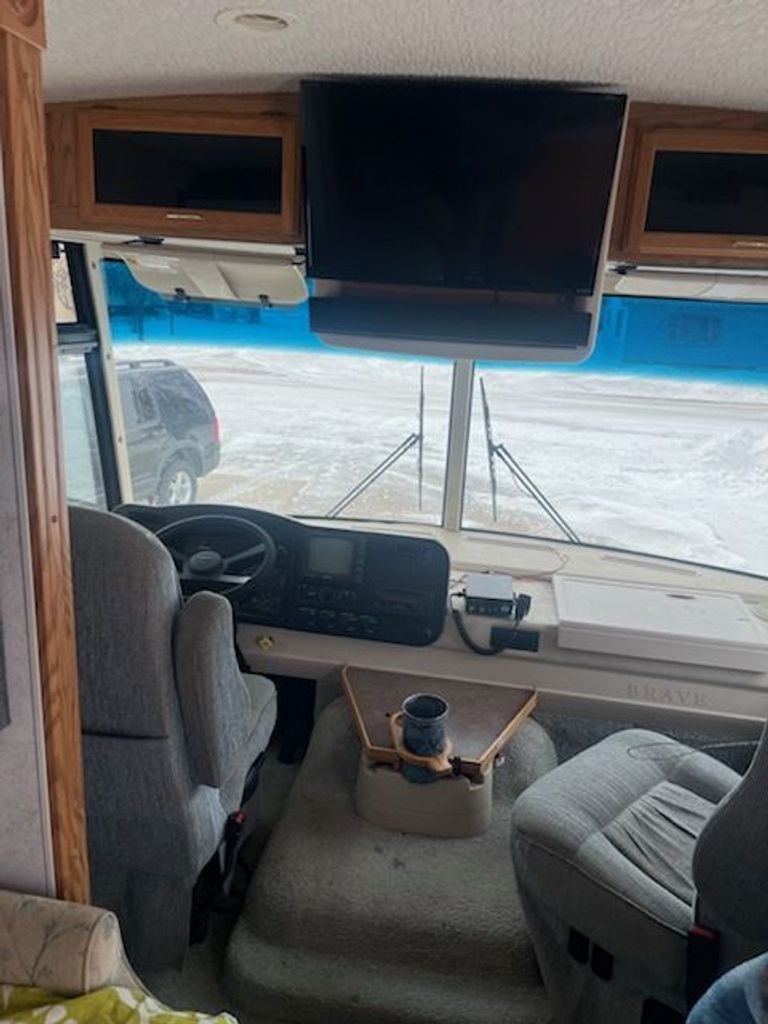 2003 Winnebago Brave 32V - National Vehicle