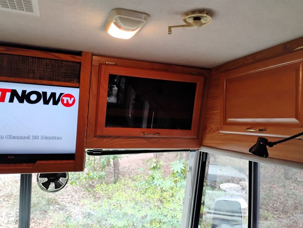 2003 Fleetwood Bounder 32W - National Vehicle