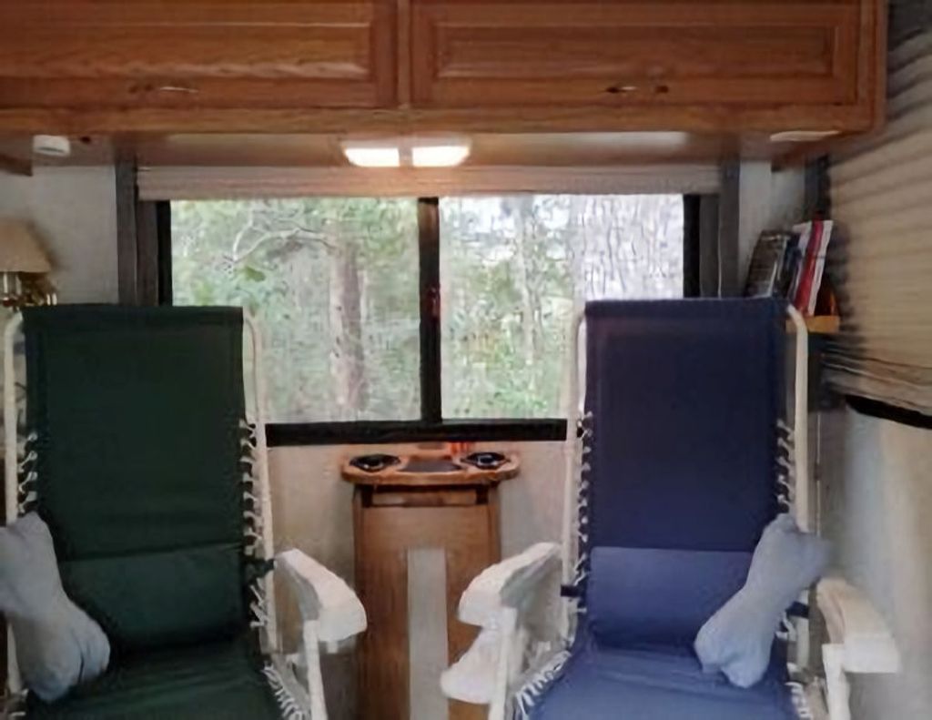 2003 Fleetwood Bounder 32W - National Vehicle