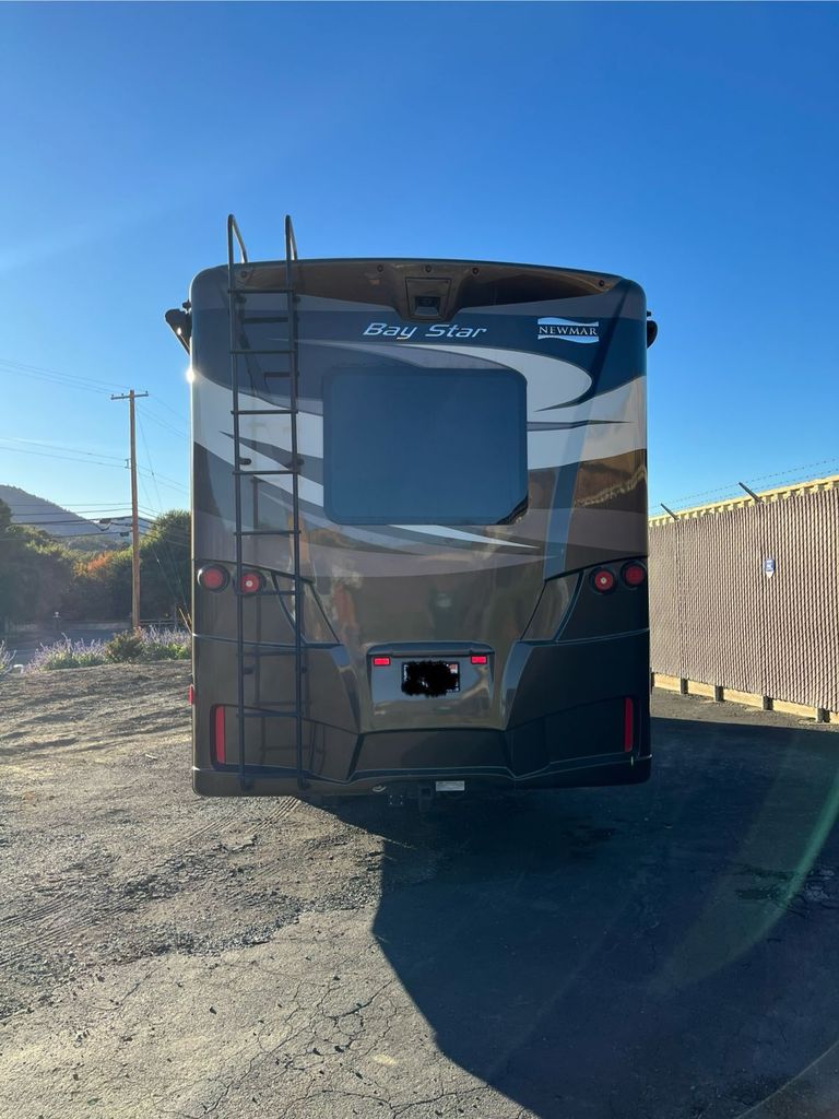 2018 Newmar Bay Star 3124 - National Vehicle