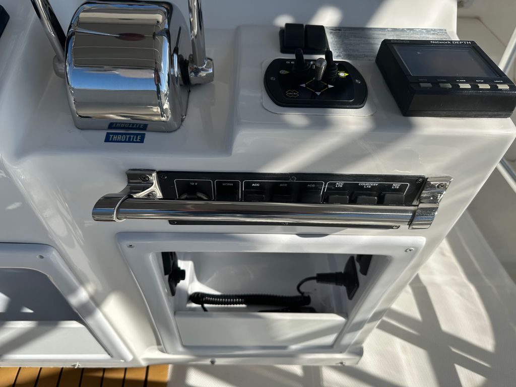 2005 Luhrs 33 Convertible - National Vehicle