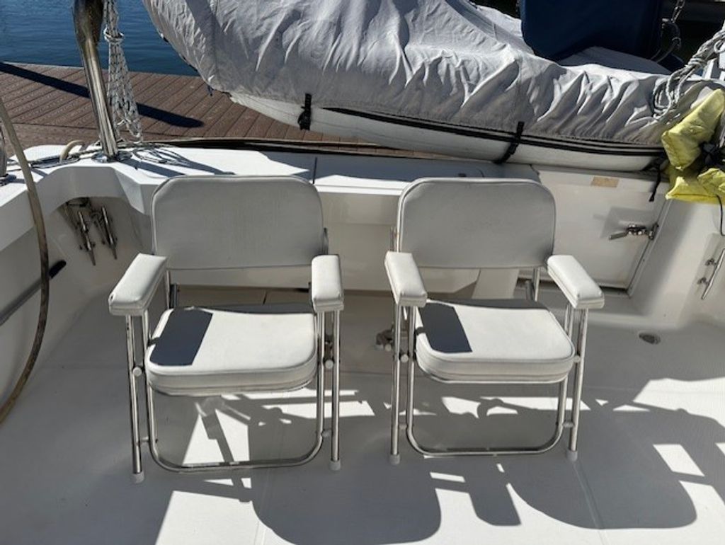 2005 Luhrs 33 Convertible - National Vehicle
