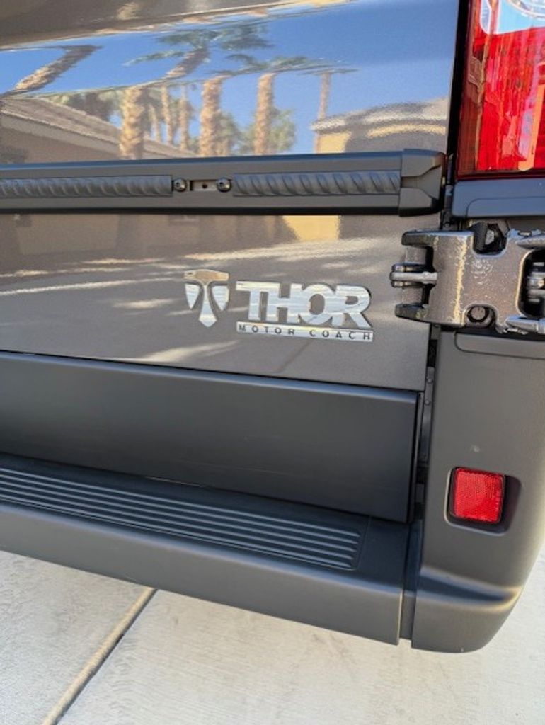2022 Thor Motor Coach Rize 18M - National Vehicle