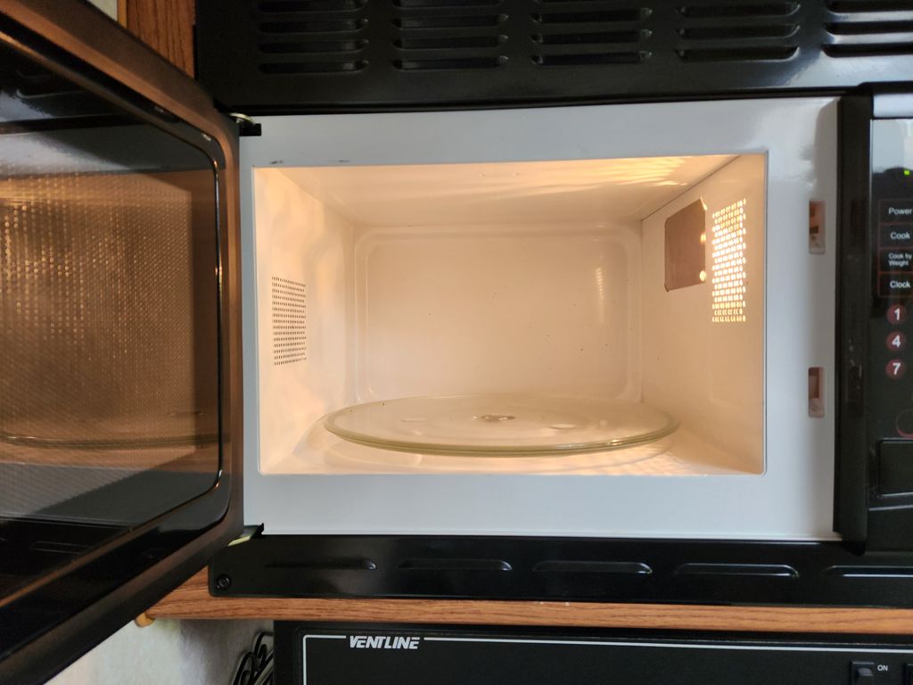 2007 Arctic Fox Truck Camper 990 - National Vehicle