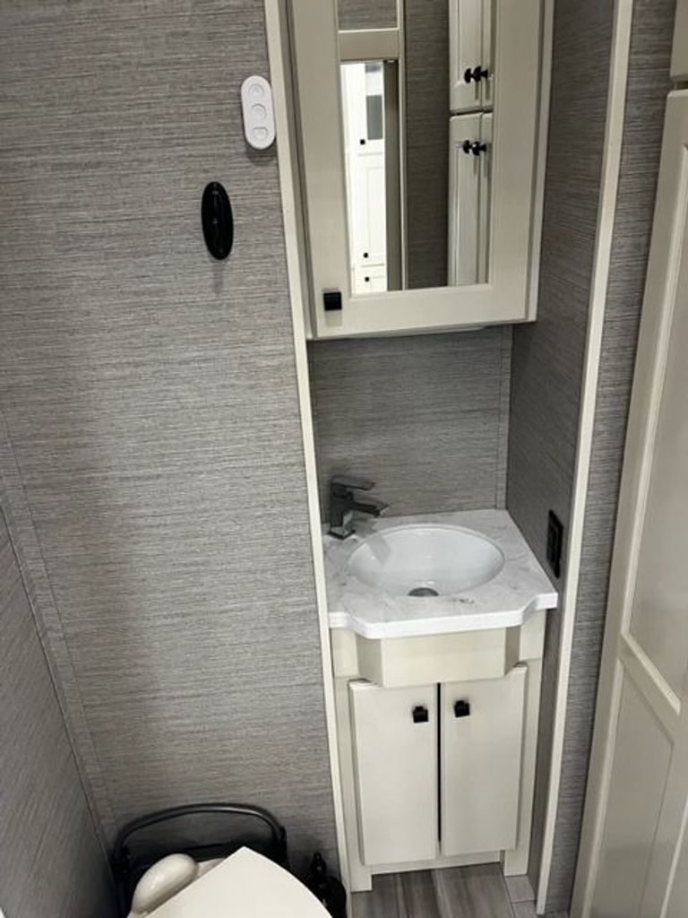 2022 Vanleigh Beacon 41FLB - National Vehicle