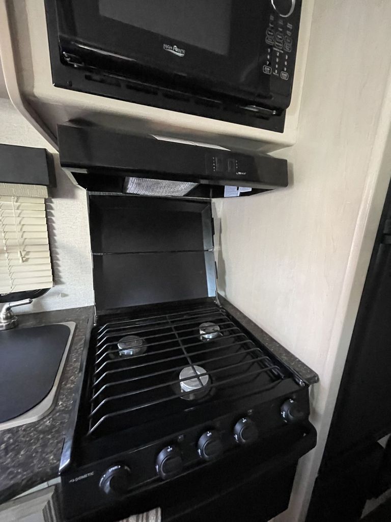 2018 Winnebago Micro Minnie 2108DS - National Vehicle