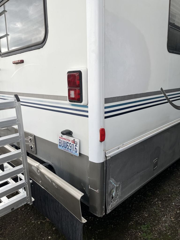 2000 Winnebago Brave 33V - National Vehicle