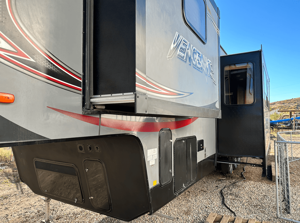 2014 Forest River Cherokee Vengeance 377V - National Vehicle