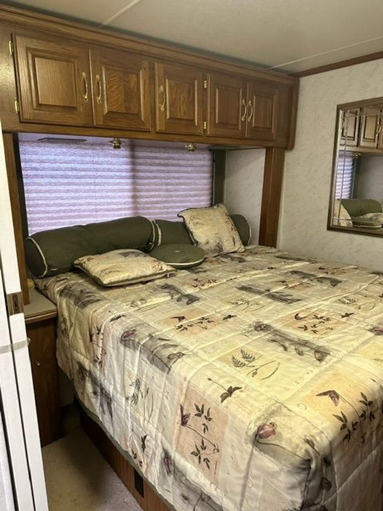 2002 Four Winds Infinity 32R - National Vehicle