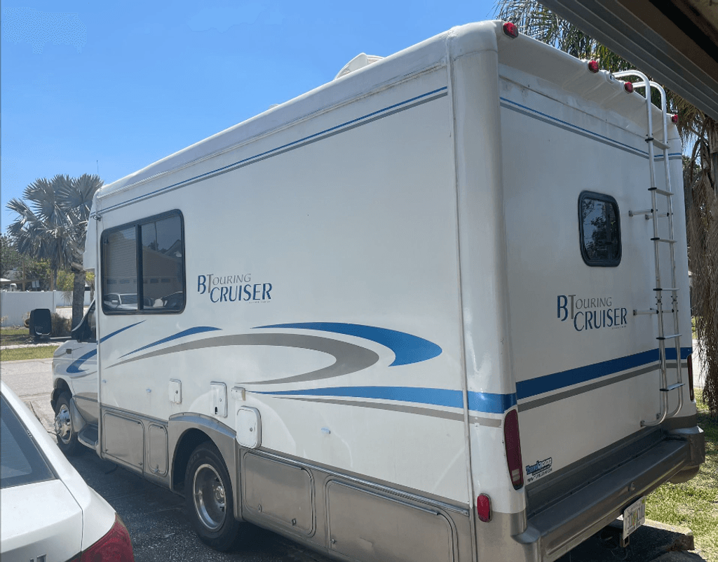 2002 Gulf Stream B Touring Cruiser 5210 - National Vehicle