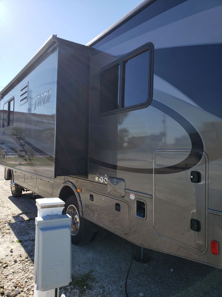 2014 Fleetwood Storm 28F - National Vehicle