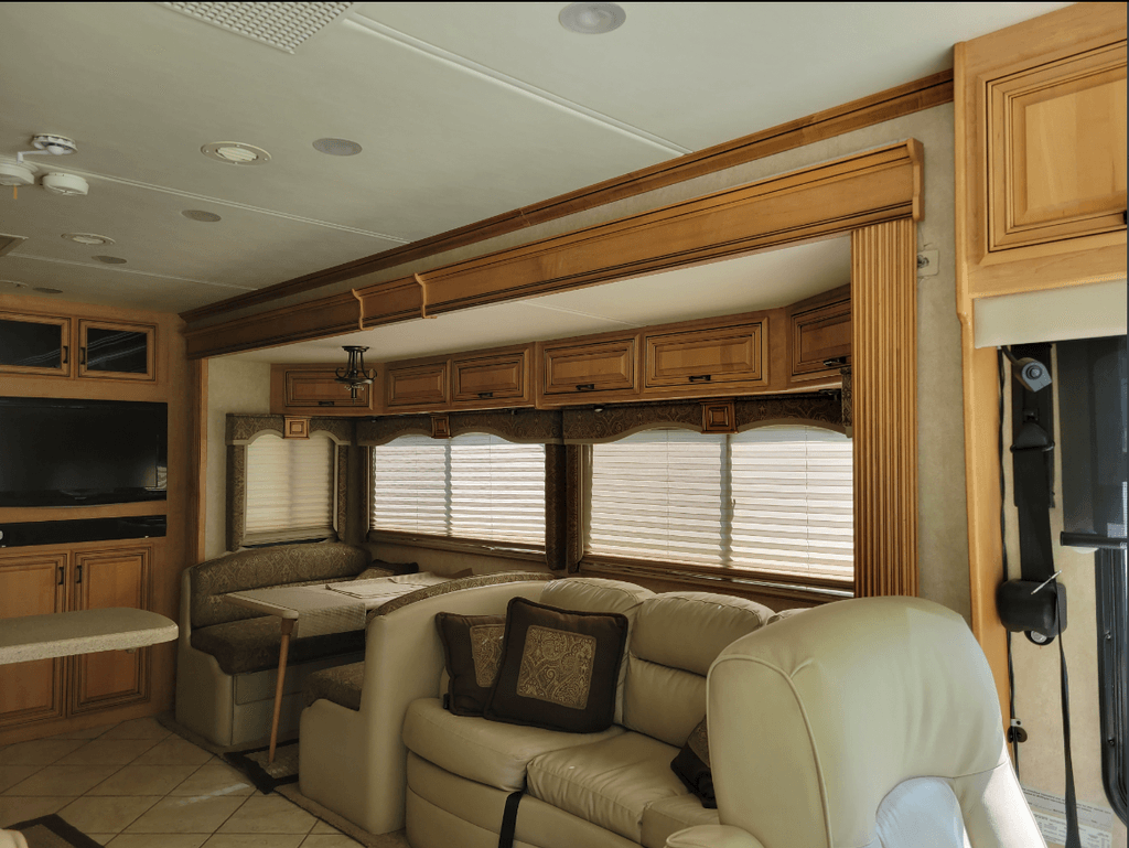 2010 Four Winds Montecito 38D - National Vehicle