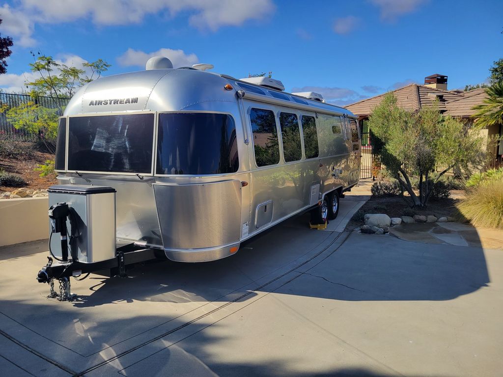 2020 Airstream Globetrotter 30RB Twin - National Vehicle