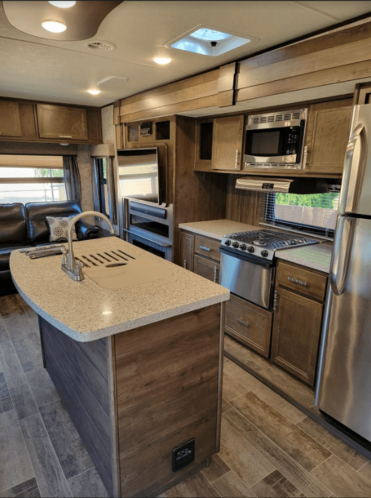 2018 Highland Ridge Open Range 323RLS - National Vehicle