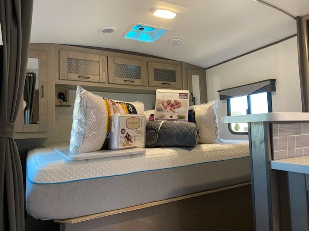 2021 Cruiser RV Twilight Signature 2100 - National Vehicle