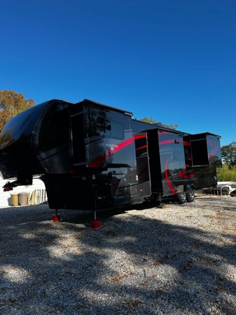 2022 Vanleigh Beacon 41FLB - National Vehicle