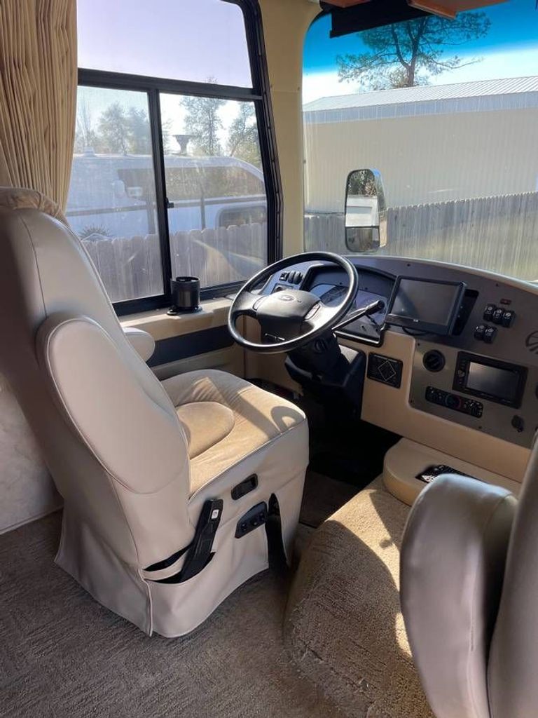 2009 Monaco Monarch 30SFS - National Vehicle