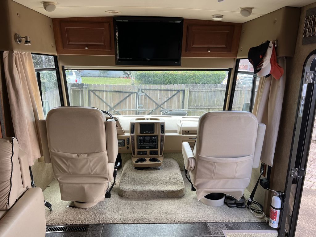 2013 Itasca Sunova 36V - National Vehicle