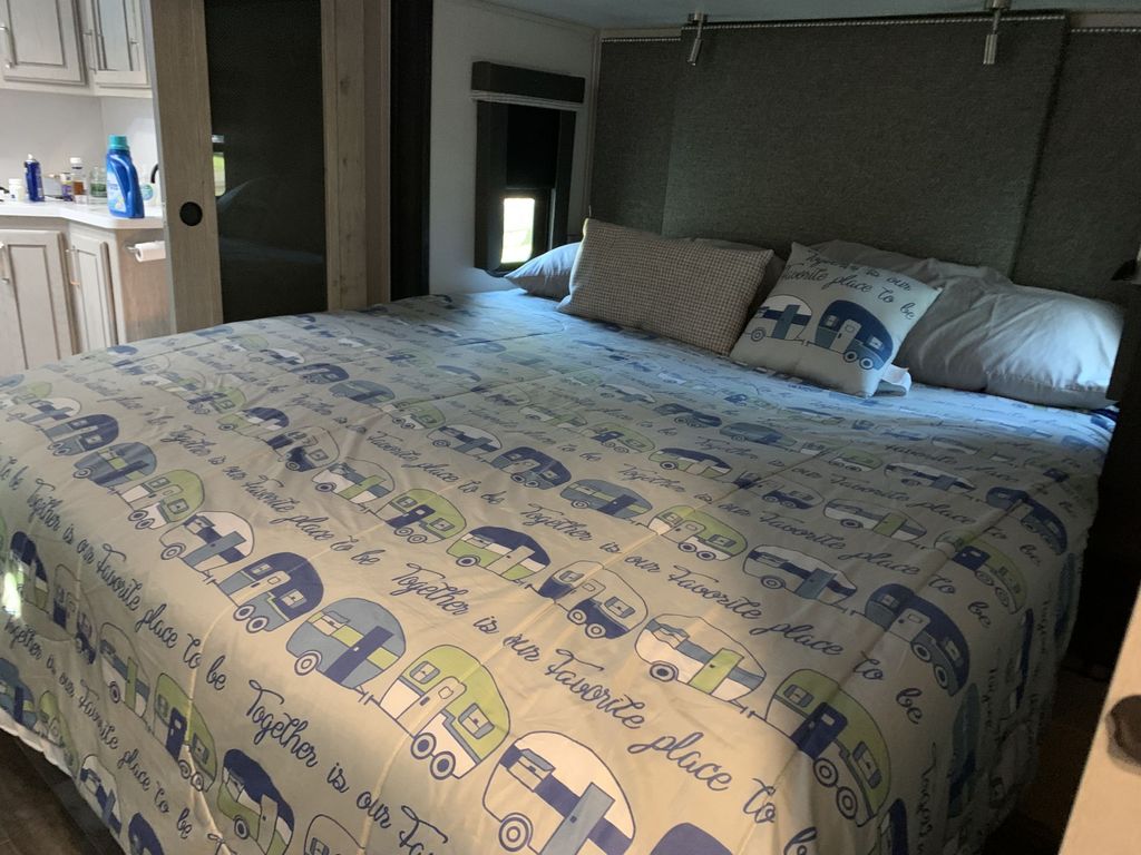 2021 Keystone Alpine 3700FL - National Vehicle