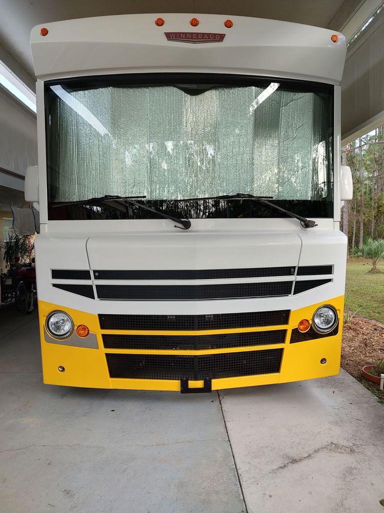 2015 Winnebago Brave 26A - National Vehicle