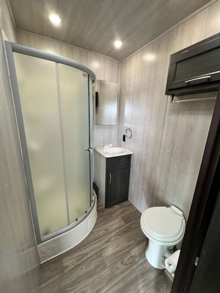 2021 Genesis Supreme Wanderer 26FSWL - National Vehicle