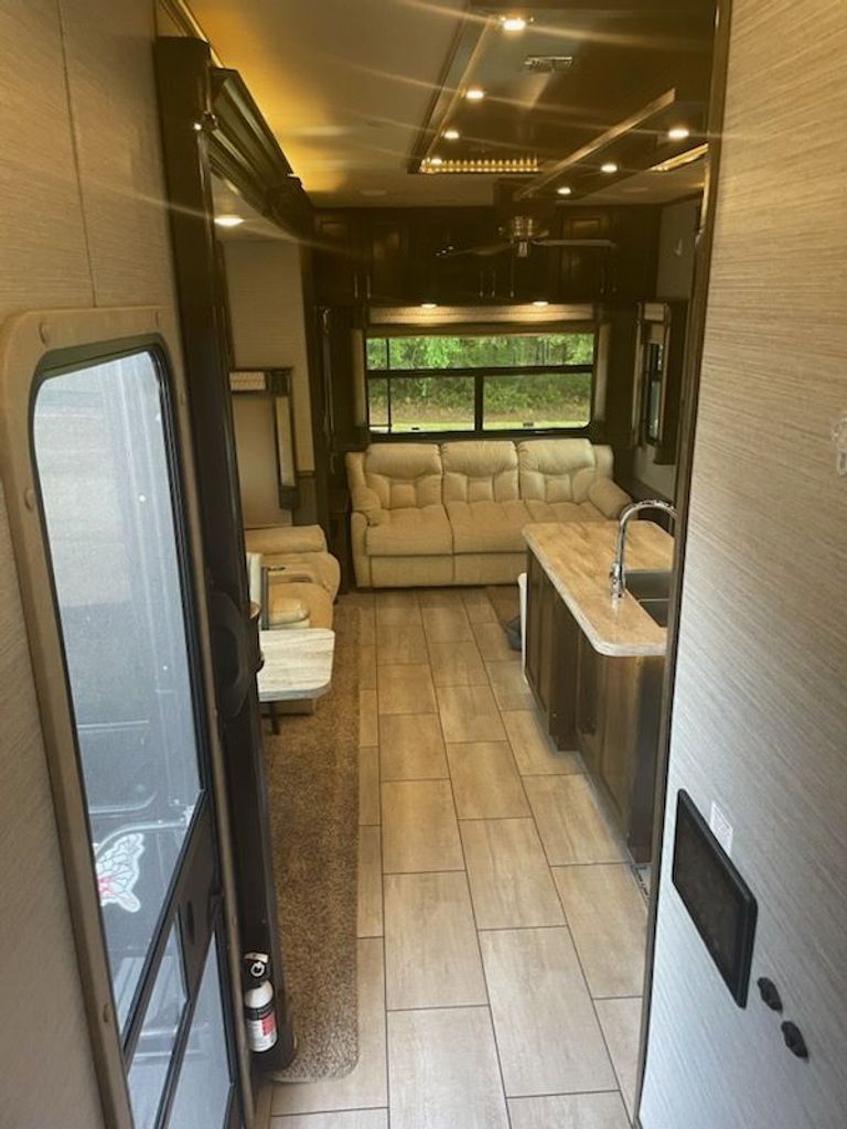 2020 Vanleigh Beacon 39FBB - National Vehicle