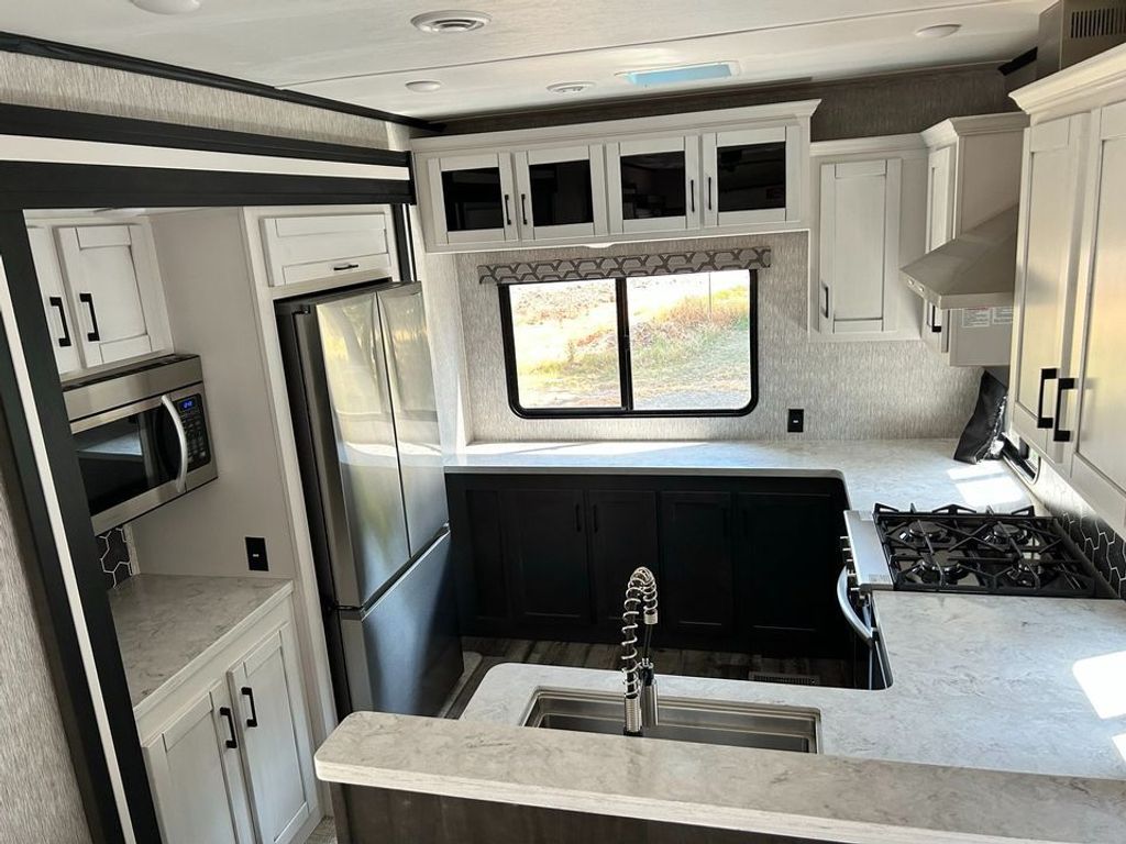 2022 Crossroads Hampton 380RKS - National Vehicle