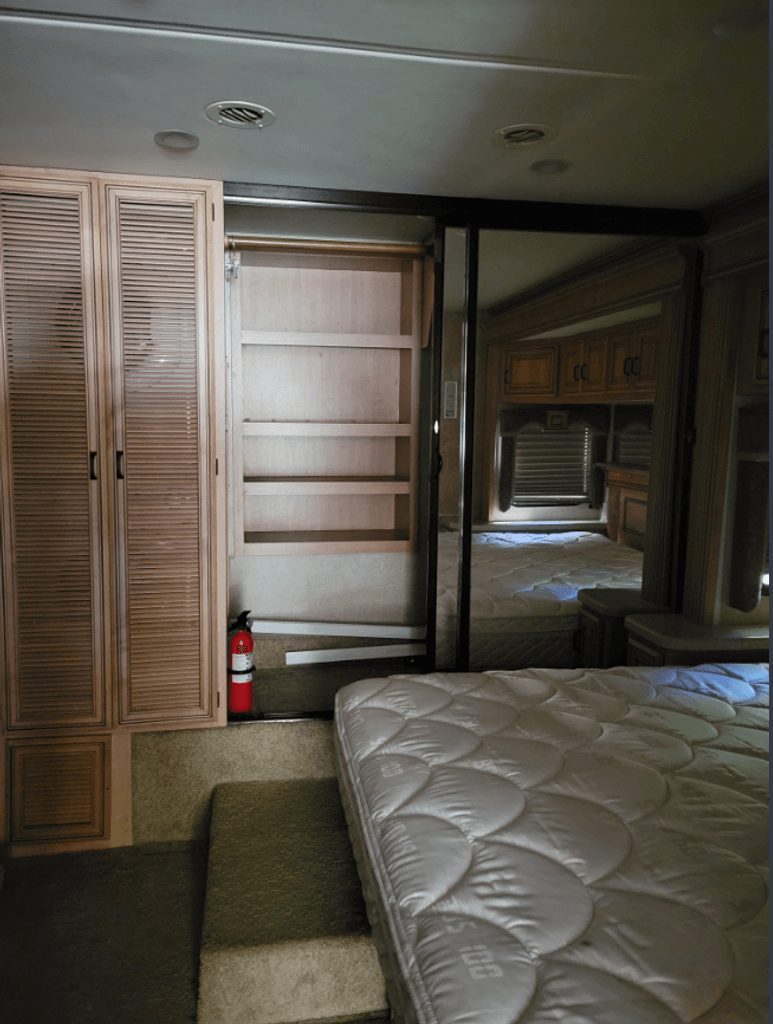 2010 Four Winds Montecito 38D - National Vehicle