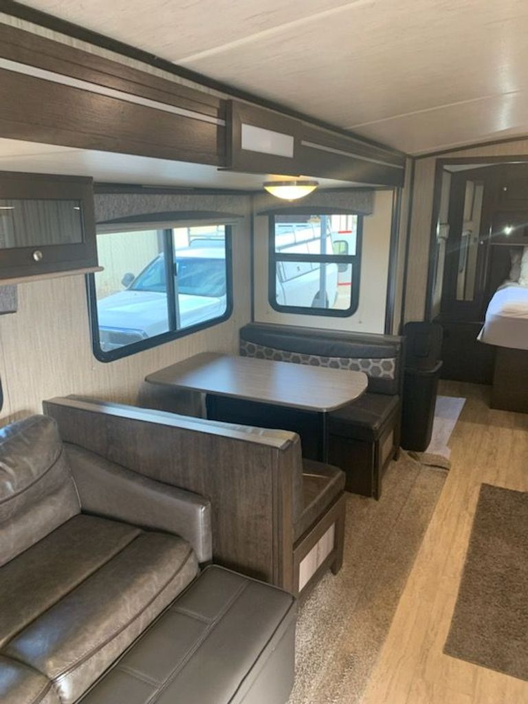 2019 Cruiser RV Shadow Cruiser 277BHS - National Vehicle