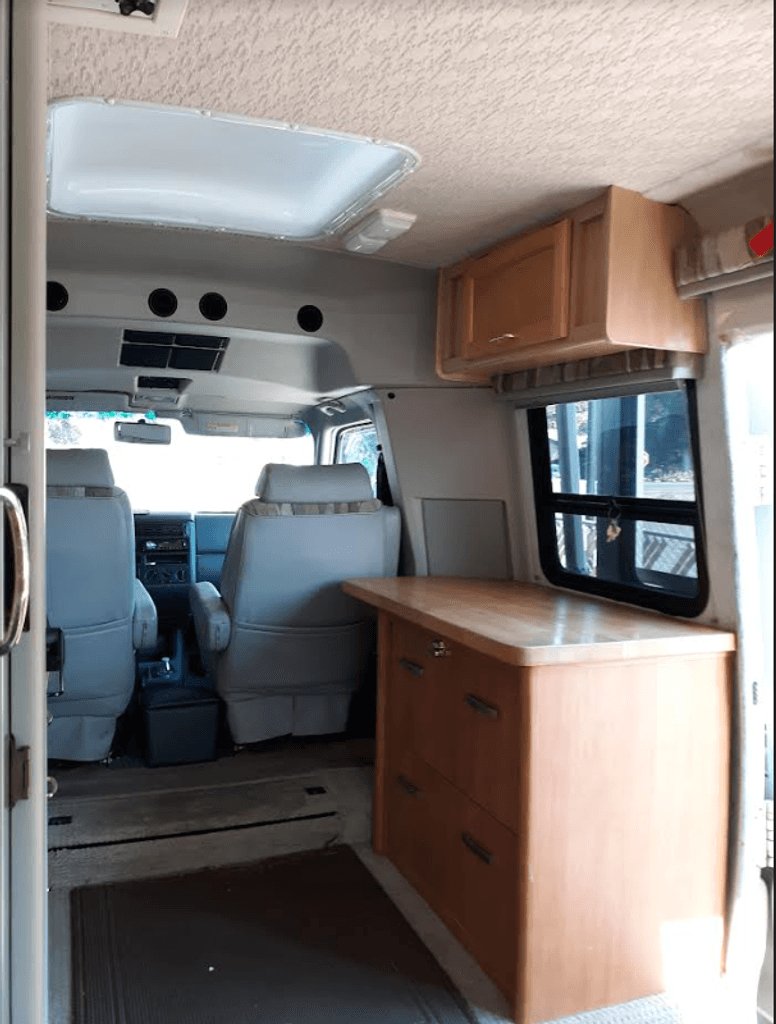 2002 Winnebago Rialta 22HD - National Vehicle