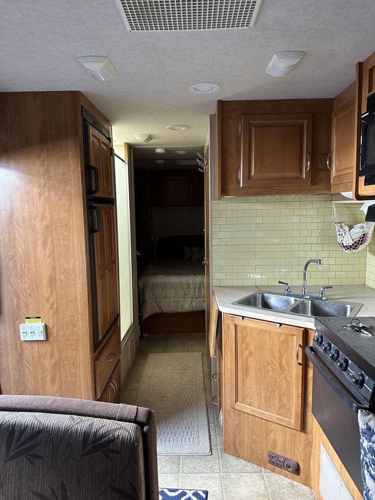 2008 Fleetwood Tioga 29V - National Vehicle