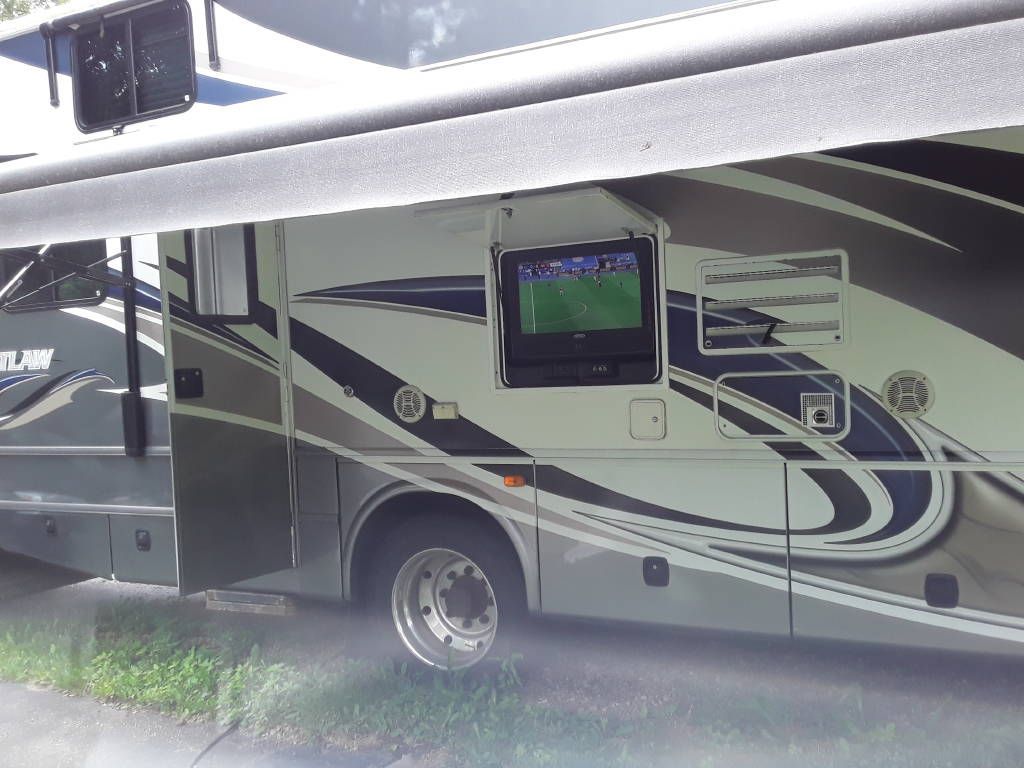 2011 Damon Outlaw 3611 - National Vehicle