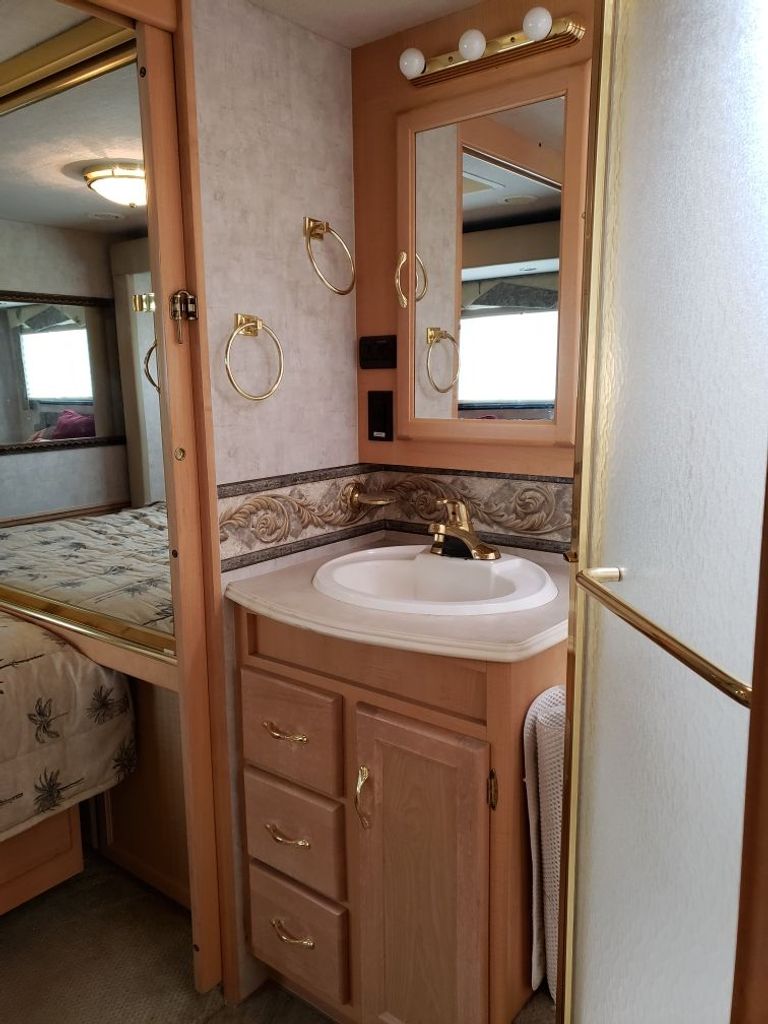 2005 National RV Sea Breeze 8321LX - National Vehicle