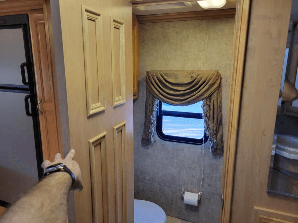 2006 Coachmen Cross Country SE 372DS - National Vehicle
