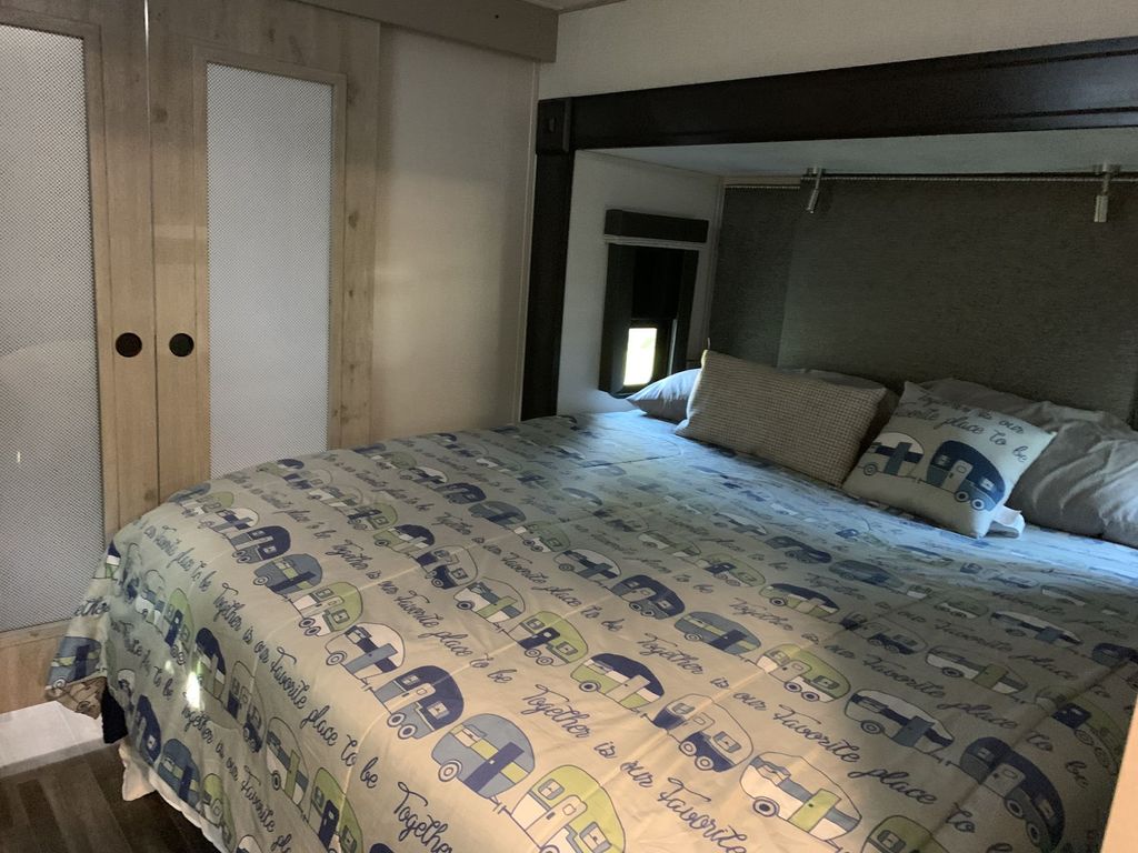 2021 Keystone Alpine 3700FL - National Vehicle