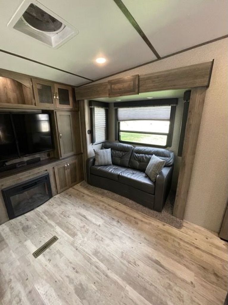 2018 Keystone Sprinter Limited 3531FWDEN - National Vehicle