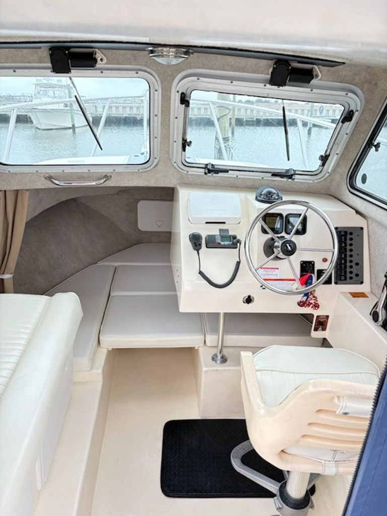 2010 Parker 2320 Sport Cabin SL - National Vehicle