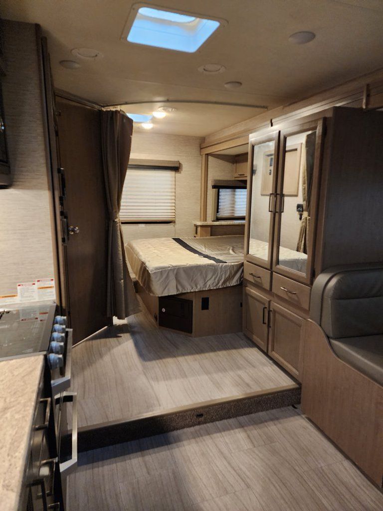 2021 Thor Motor Coach Daybreak 24DB - National Vehicle