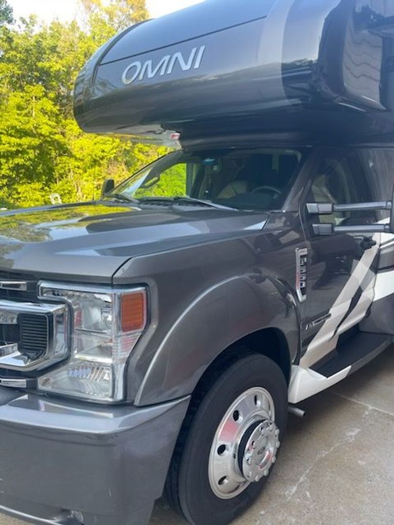 2021 Thor Motor Coach Omni BH35 - National Vehicle