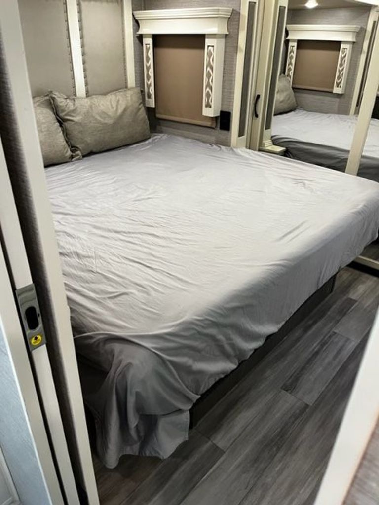 2022 Vanleigh Beacon 41FLB - National Vehicle