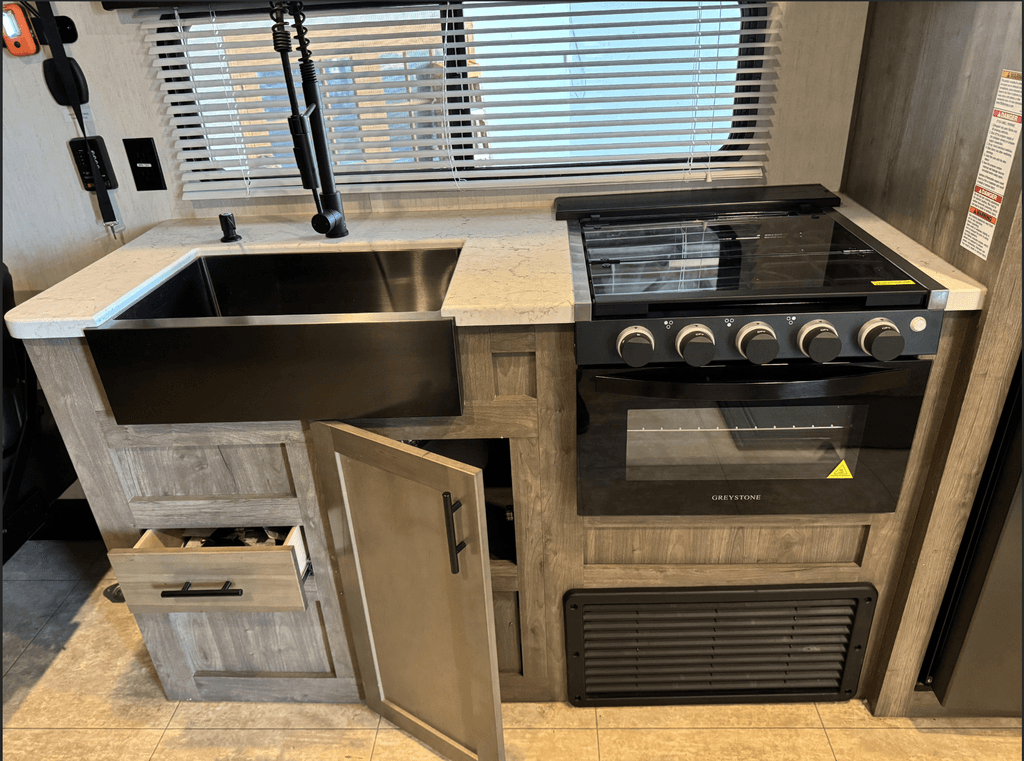 2022 Forest River Vengeance Rogue 25V - National Vehicle