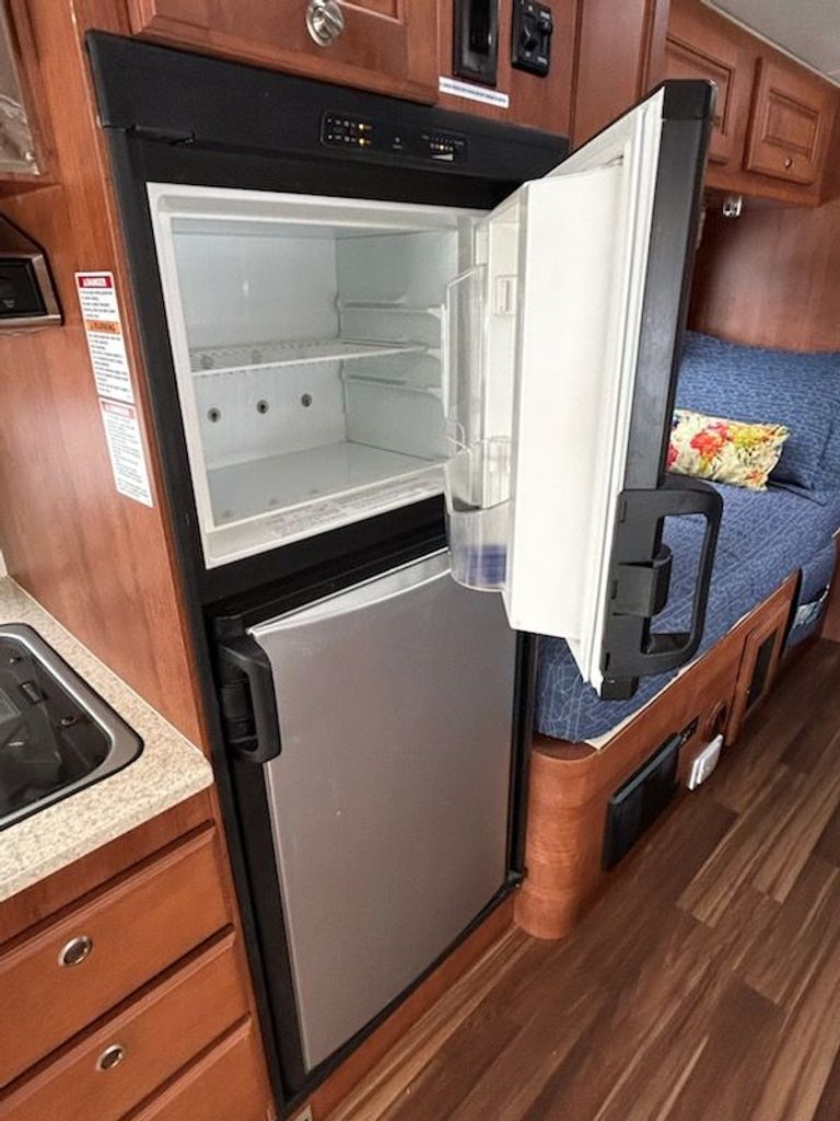 2015 Coach House Platinum II 241-XL - National Vehicle