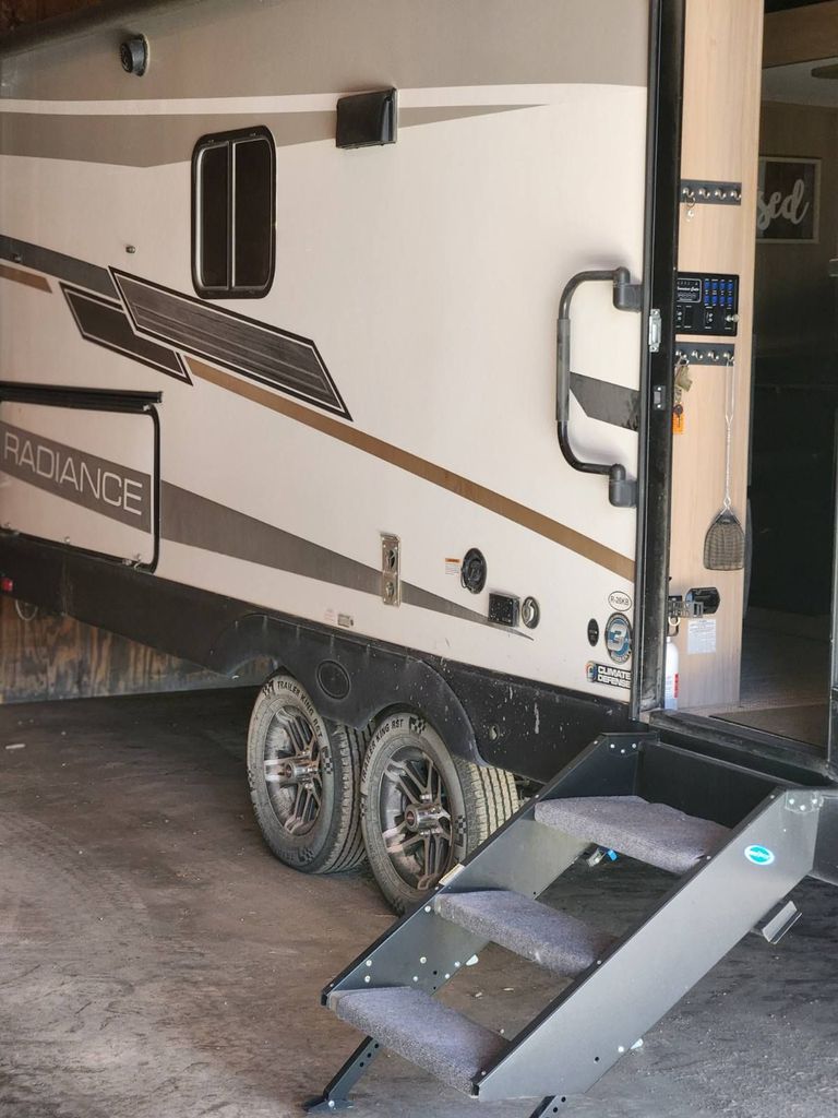 2021 Cruiser RV Radiance Ultra Lite 26 KB - National Vehicle