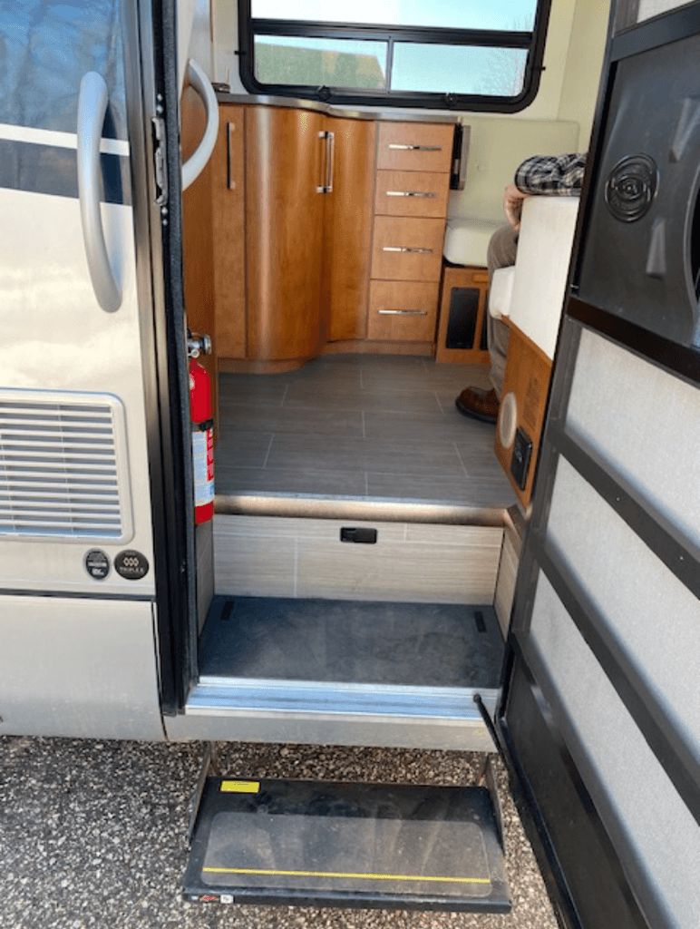 2020 Leisure Travel Van Unity U24TB - National Vehicle