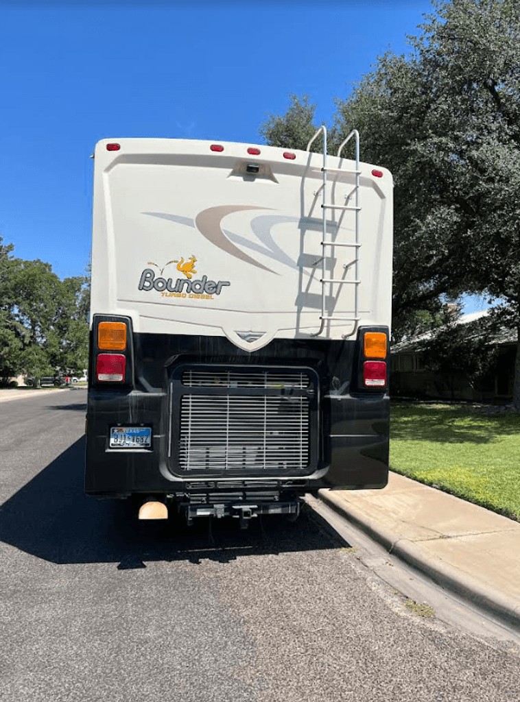 2008 Fleetwood Bounder 38V - National Vehicle