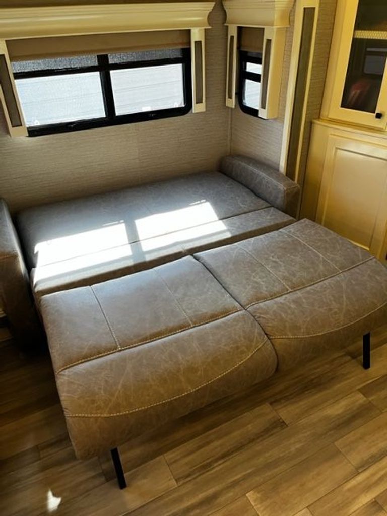 2022 Vanleigh Beacon 41FLB - National Vehicle