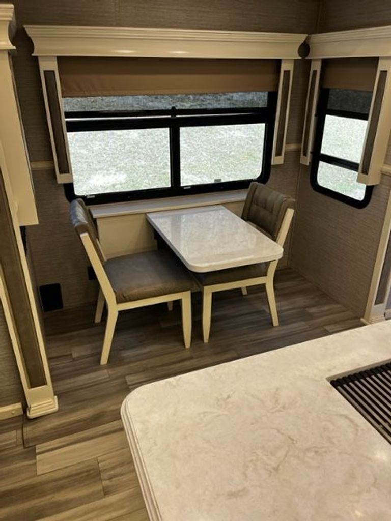 2022 Vanleigh Beacon 41FLB - National Vehicle