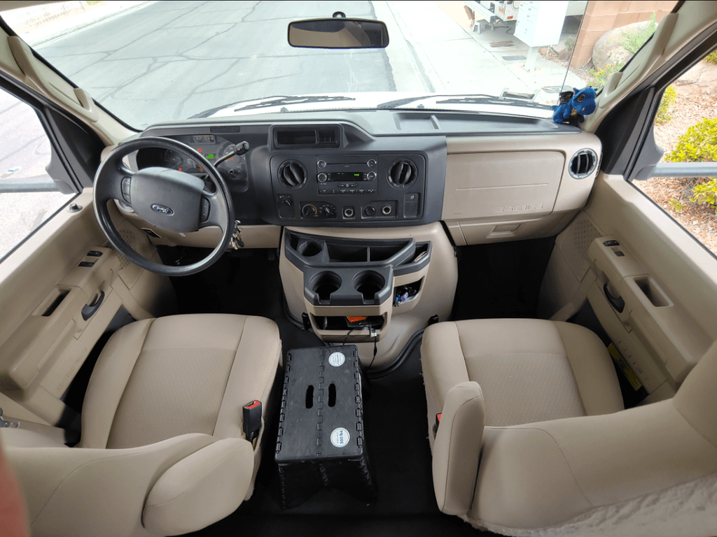 2014 Thor Motor Coach Majestic 28A - National Vehicle