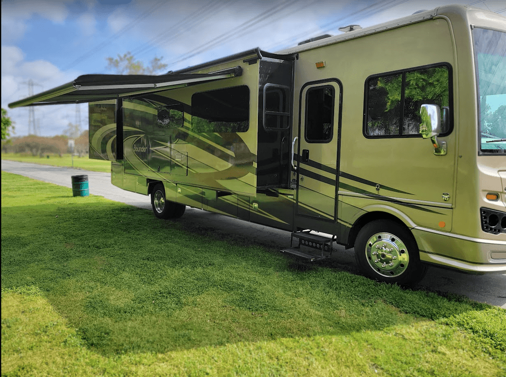 2018 Fleetwood Bounder 35P - National Vehicle