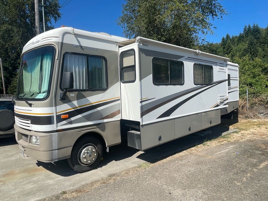 2005 Fleetwood Bounder 35E - National Vehicle